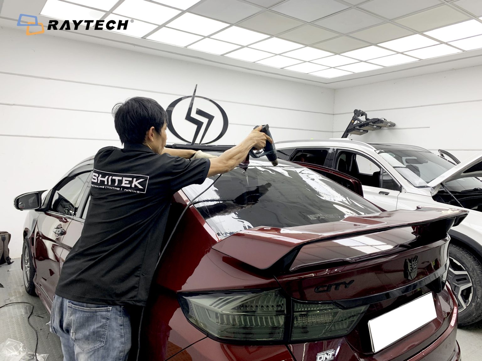 LƯU LẠI NGAY ... ĐỊA CHỈ DÁN PHIM CÁCH NHIỆT Ô TÔ CỰC UY TÍN TẠI HÀ NỘI - Raytech